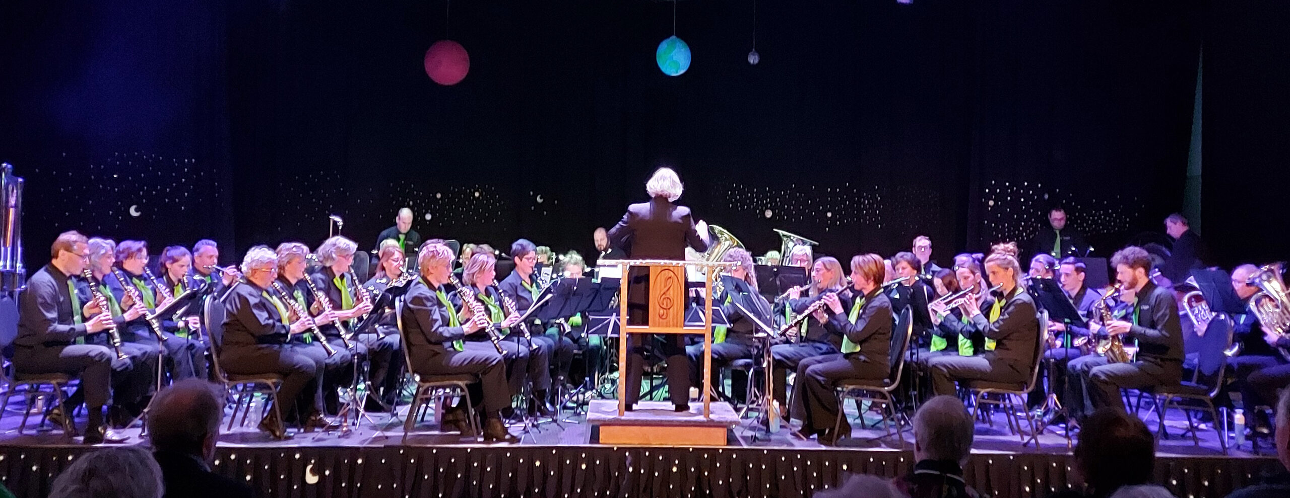 Harmonie en slagwerkgroep Juliana Waalre ft. JW Roy - Hofnar